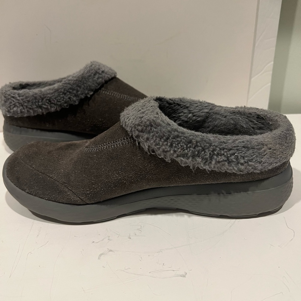 Skechers Gogomat Slip On Gray Faux Fur Shoes Sz 8 - Gem